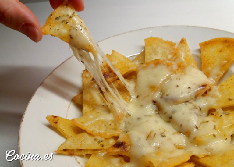 Cómo hacer Nachos Caseros al Horno (con Tortillas)